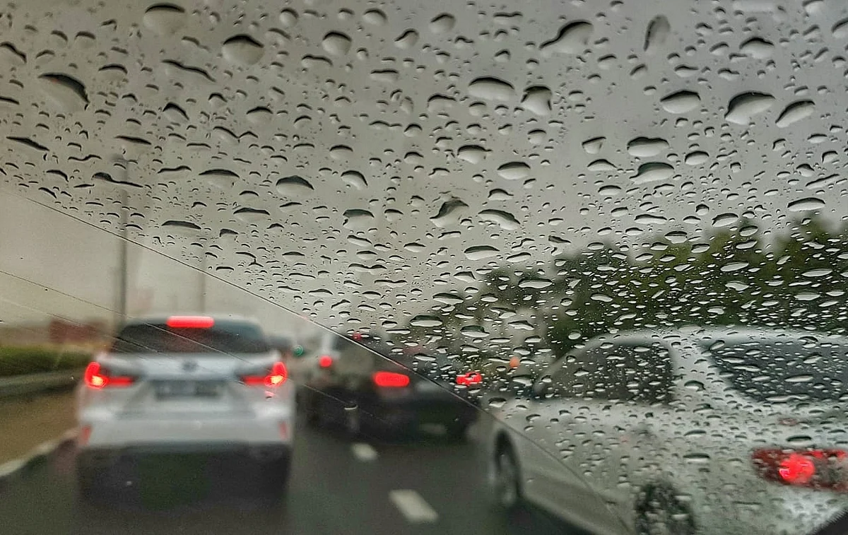 UAE weather: Rainfall likely; temperatures to drop | Khaleej Times