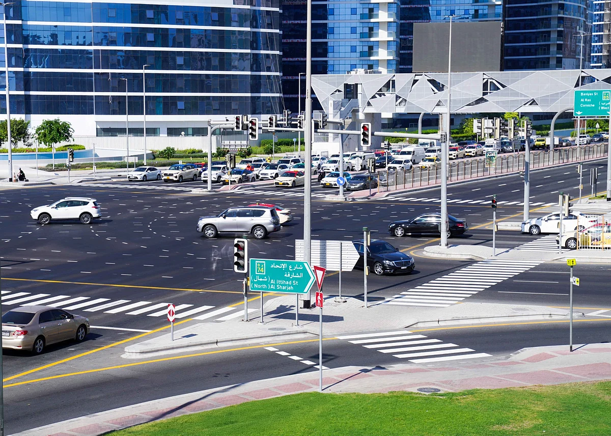 Dubai to roll out new traffic signal system that will ease congestion ...