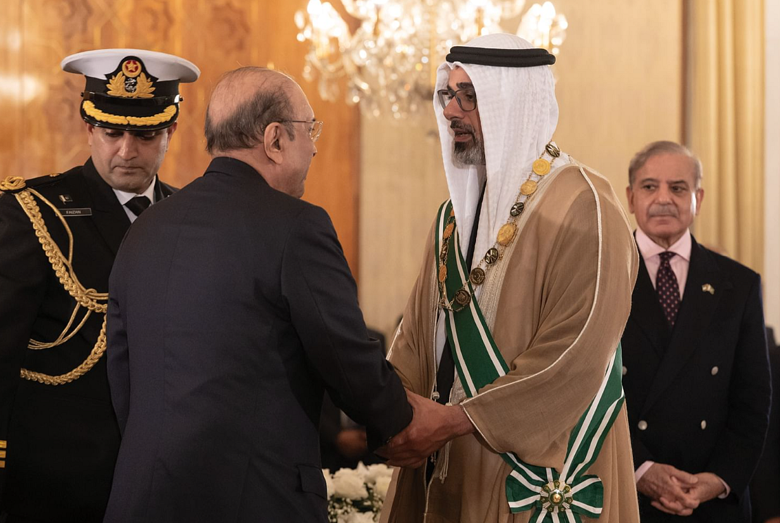 Pakistan President awards highest civilian medal to Abu Dhabi Crown ...
