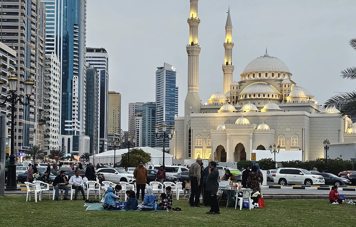 UAE residents break fasts at parks, share meals with strangers who feel ...