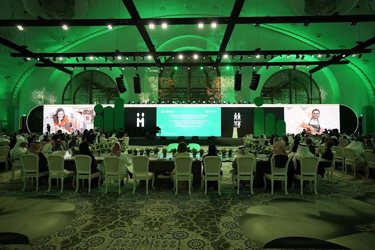 Floward's 9-Karat Gold Football Sells for QAR 1.1m at Mentor Arabia's ...