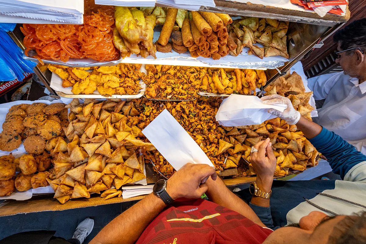 Bur Dubai eatery sells 35,000 samosas daily during Ramadan; delivers ...