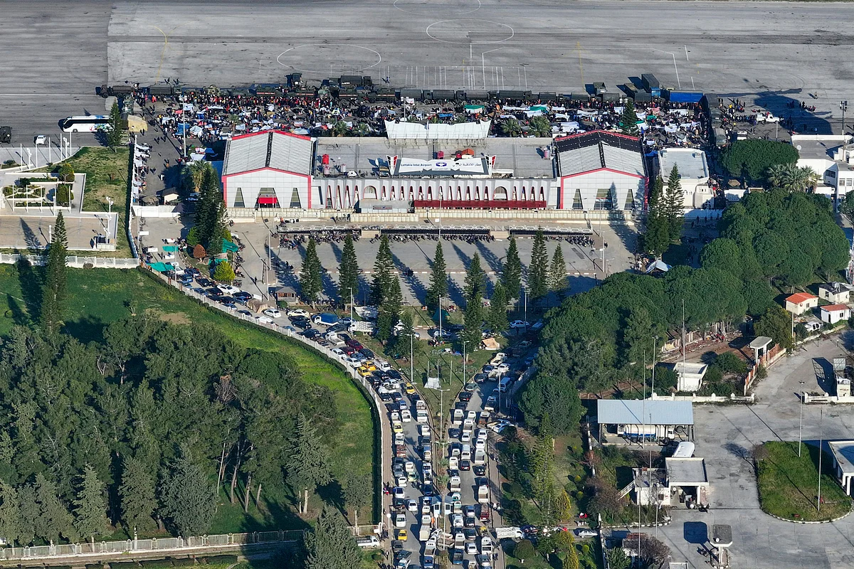 Thousands of Syria Alawites Seek Refuge in Russian Air Base Amid ...