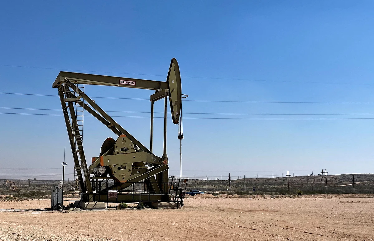 Syria exports first crude oil shipment in 14 years, official says ...
