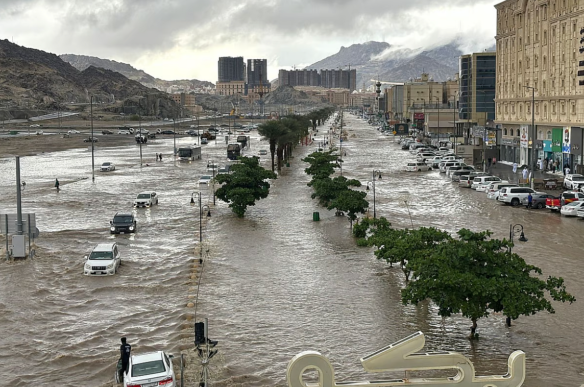Saudi Arabia: Red alert issued for heavy rains, flash floods across ...
