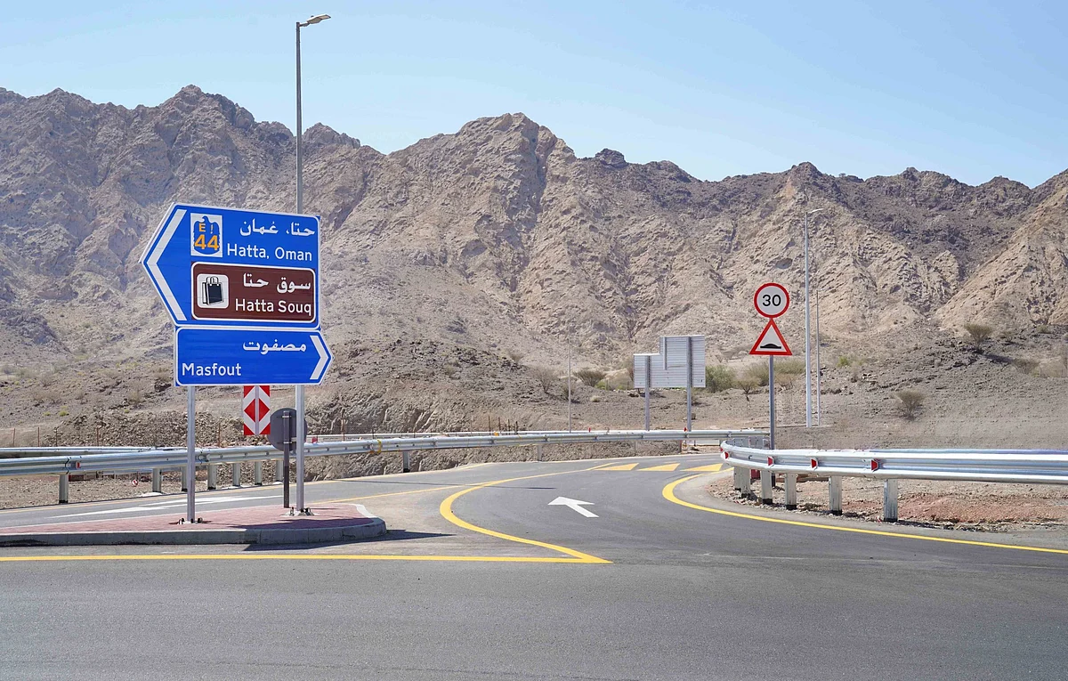 Dubai: New service road, modern lighting units installed near Hatta ...