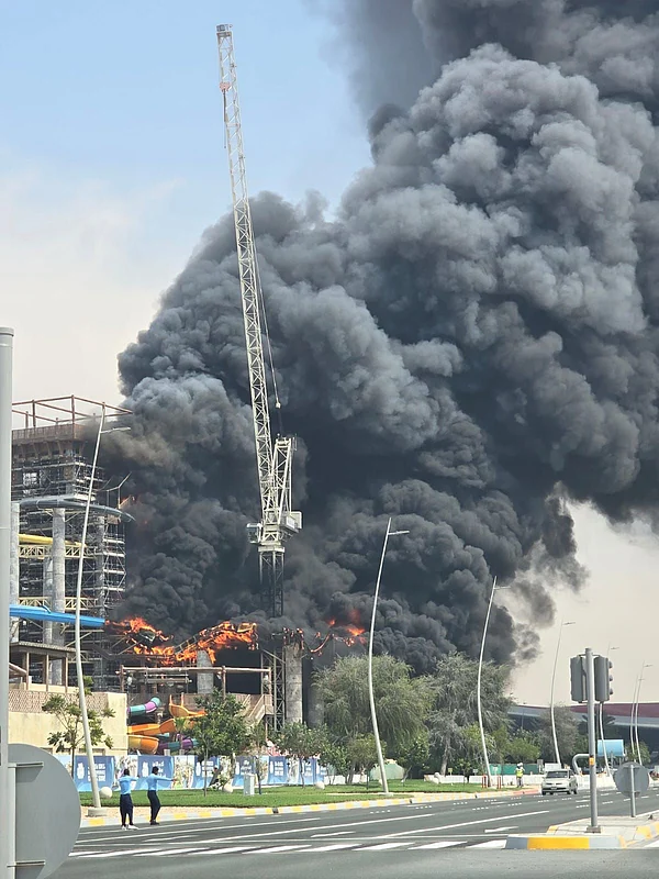 Video: Fire on Yas Island brought under control after residents report ...
