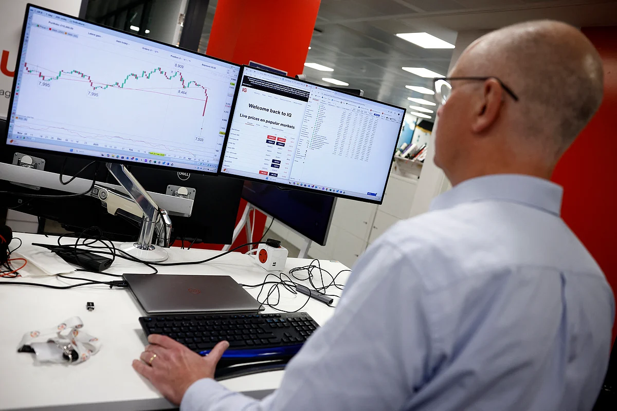 FTSE 100 hits record high on positive corporate news | Khaleej Times