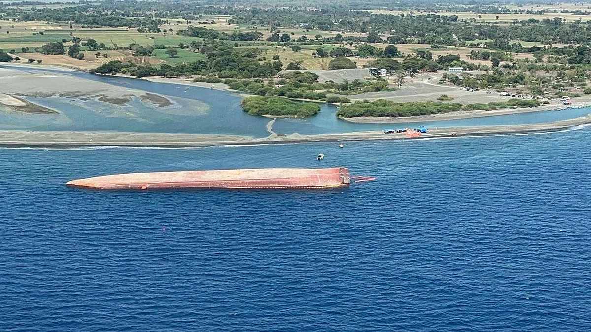 Four dead after dredging vessel capsizes off Philippines | Khaleej Times