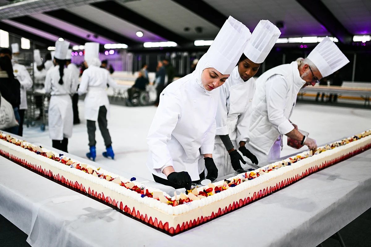 Paris: More than 121-metre long cake gives a taste for records ...
