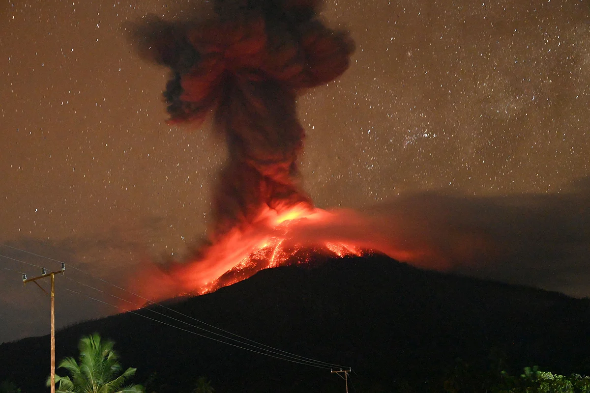 Indonesia volcano belches 10km ash tower weeks after huge eruption in ...