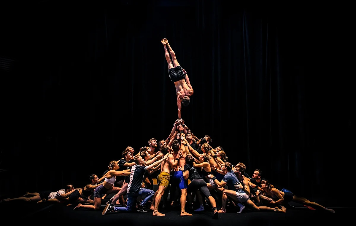 'The Pulse', an acrobatic extravaganza, comes to Dubai opera | Khaleej ...