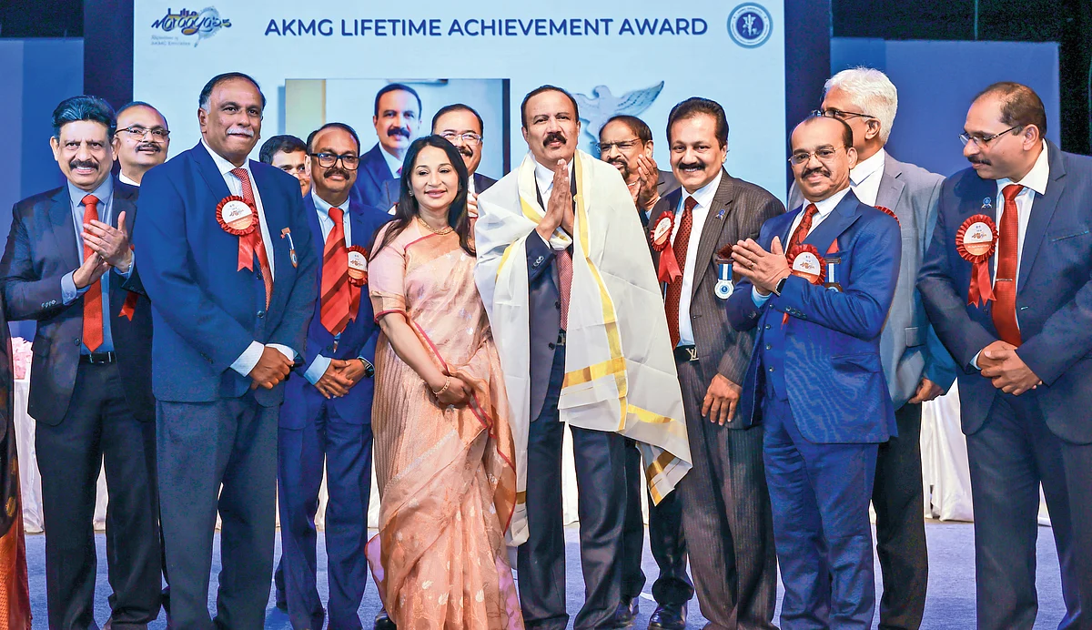Dr Azad Moopen Honoured: Lifetime Achievement Award at AKMG 2025 ...