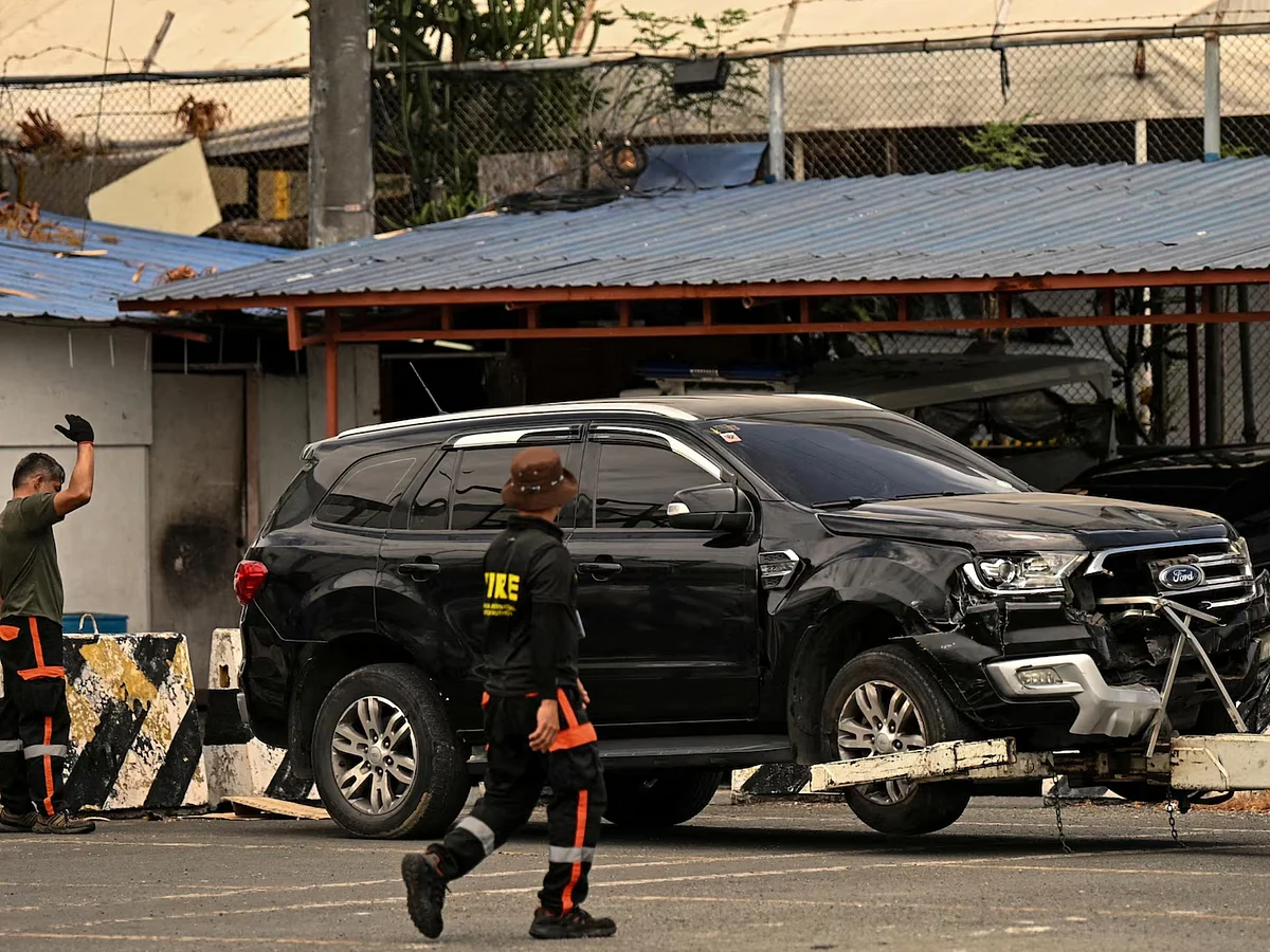 Philippines: Two killed, several injured as car crashes into entrance ...