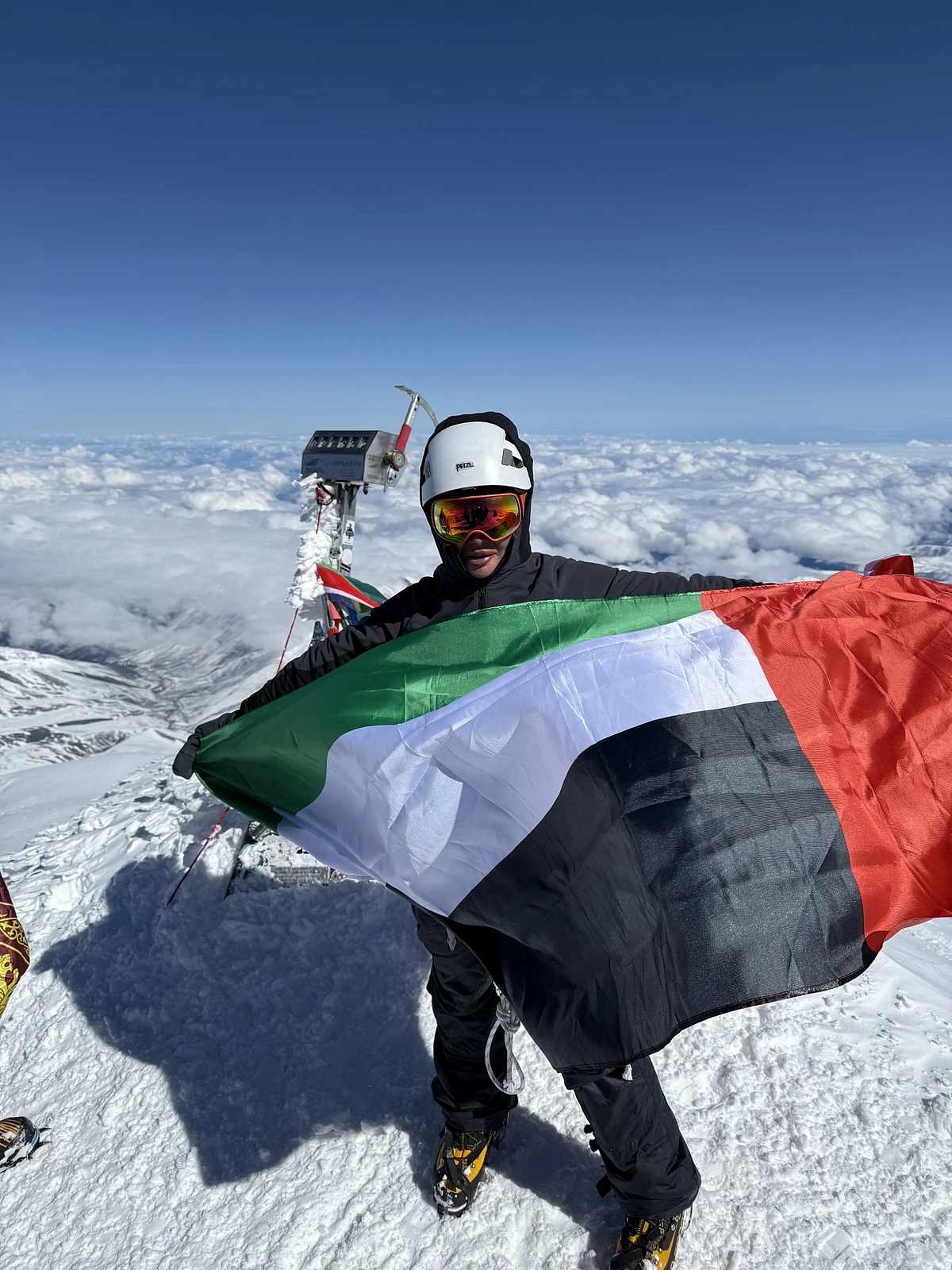 UAE: Mum of 4 plants Emirati flag on Europe's highest peak in solo ...