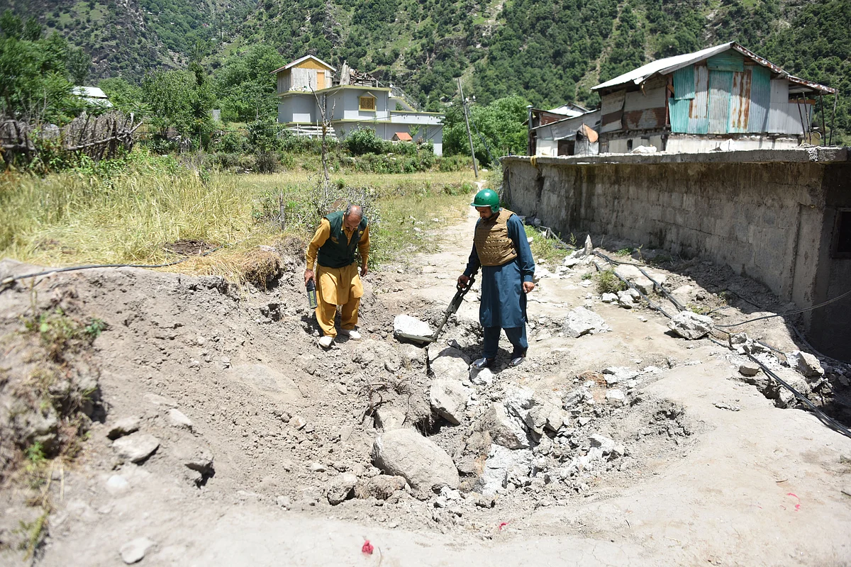 Sifting through the rubble of Pakistan-India conflict | Khaleej Times