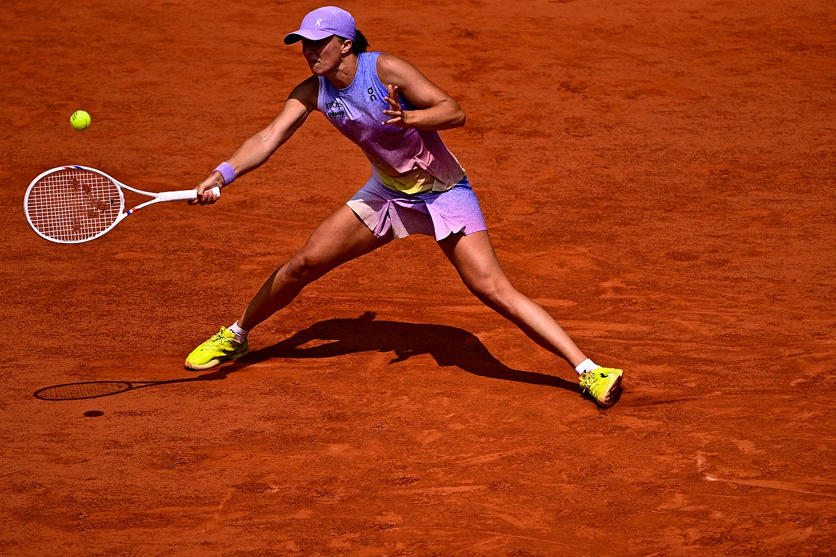 French Open: Record-chasing Swiatek sets up Sabalenka clash | Khaleej Times