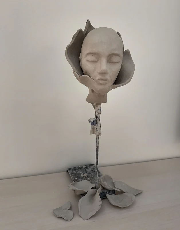 Meet the 17-year-old Dubai sculptor shaping emotions into clay ...