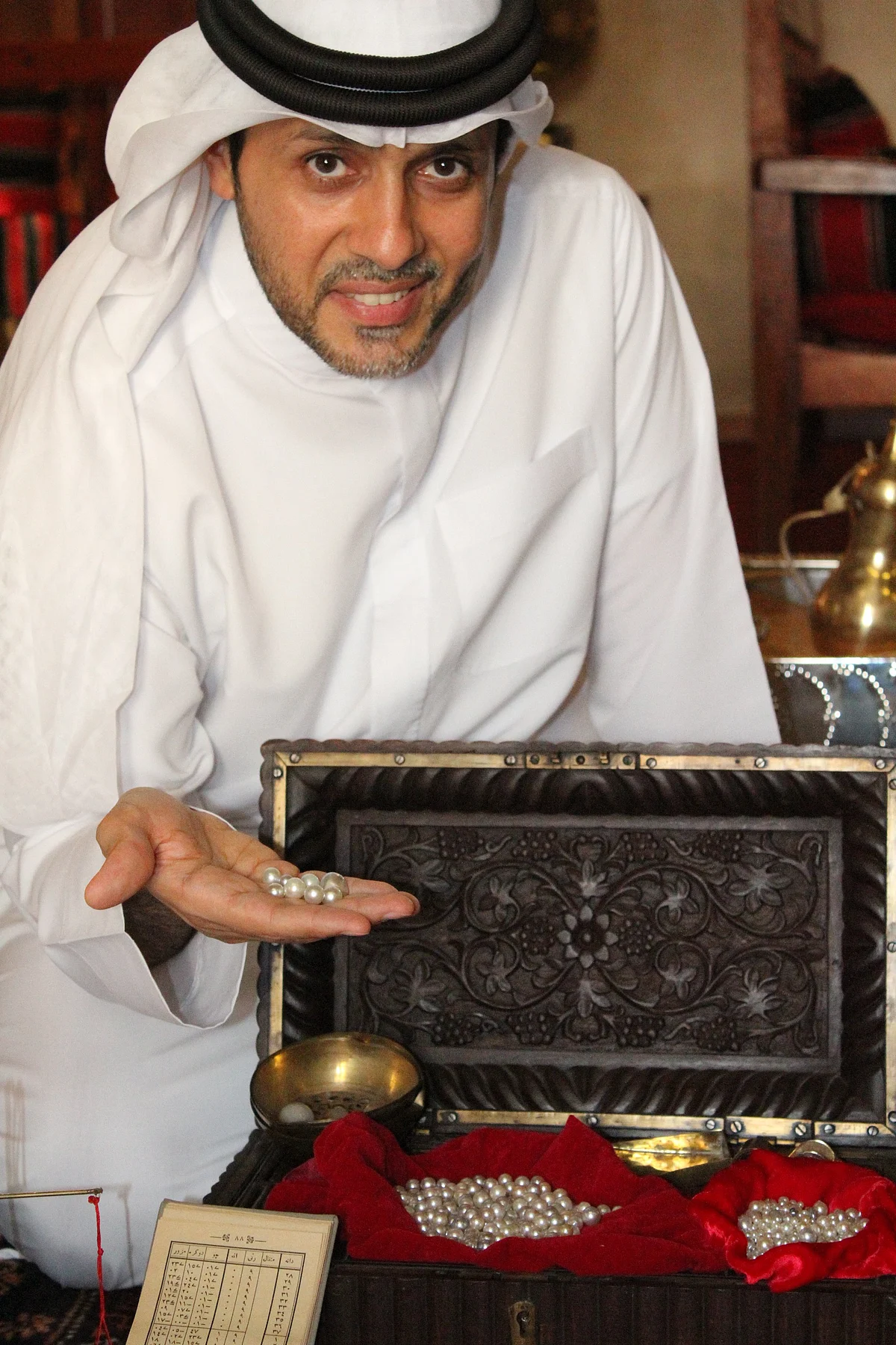 UAE: Meet the man keeping the ancient pearl-diving tradition alive ...