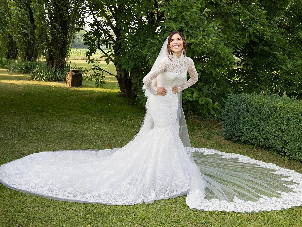 Look: How Lauren Sanchez dazzled in Dolce & Gabbana wedding gown ...