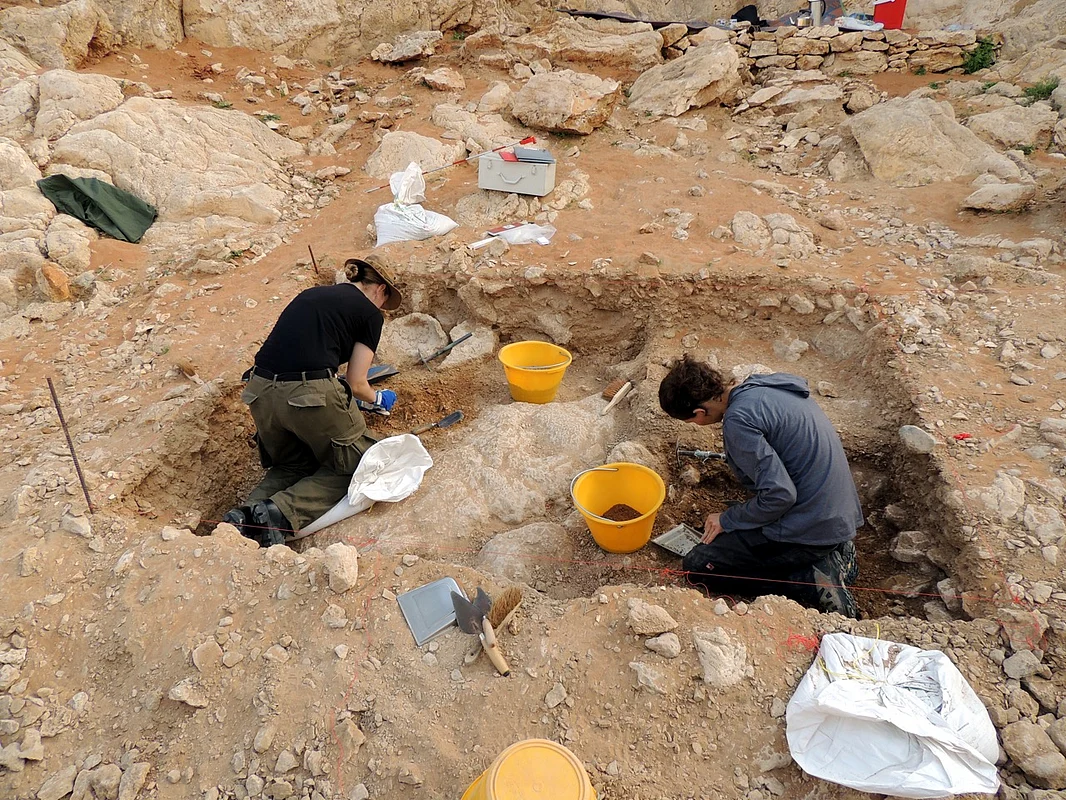 Sharjah: 80,000-year-old tools found in Jebel Faya, showing early ...