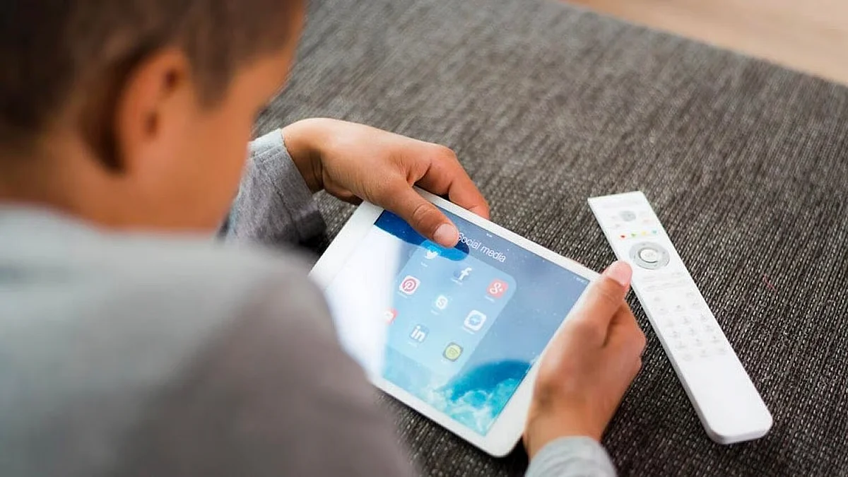 UAE: Excessive screen time in summer causing rise in childhood obesity ...