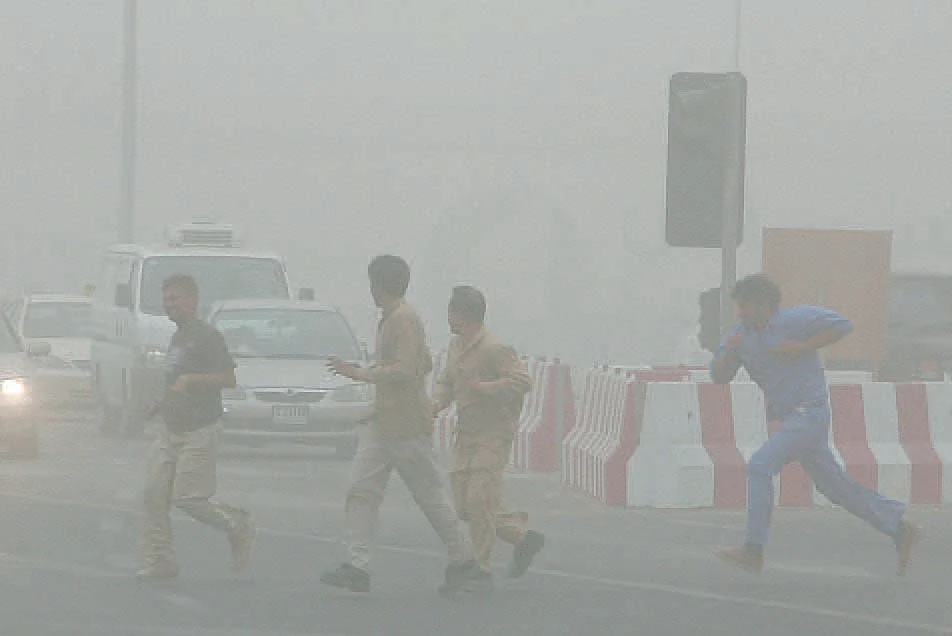 Look: Motorists stranded, flights diverted when heavy sandstorm struck ...
