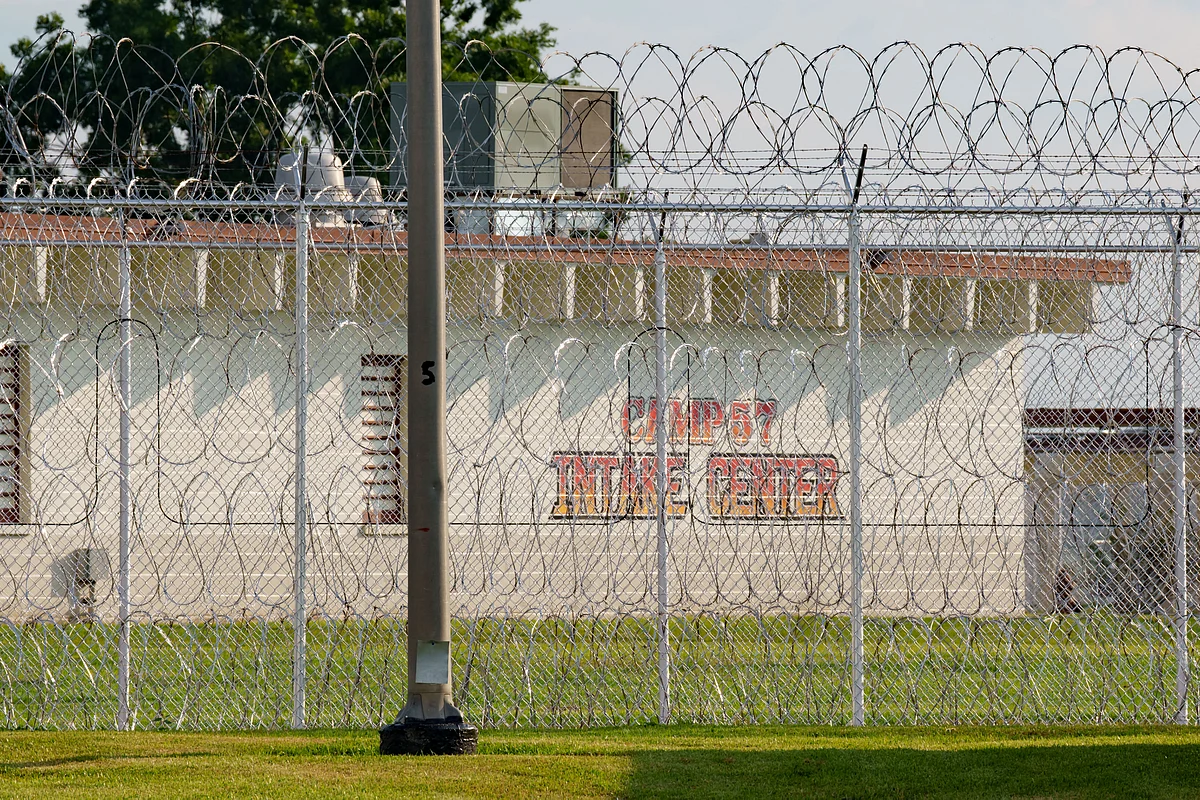 US agents arrest 475 'illegal workers' in recent raid on Hyundai-LG ...