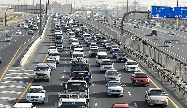 Dubai Police warns of vehicle rollover obstructing traffic on Emirates ...