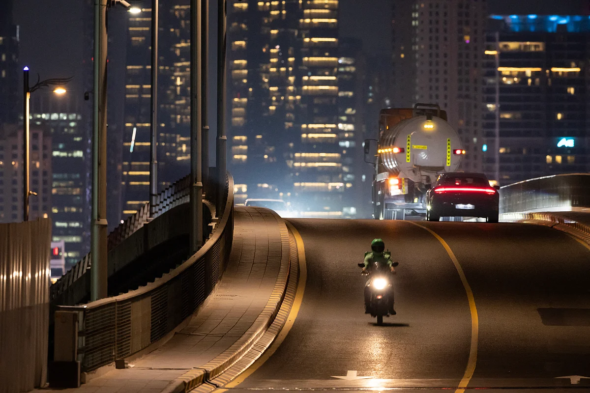 Dubai: RTA launches AI project to reduce delivery bike accidents by 50% ...
