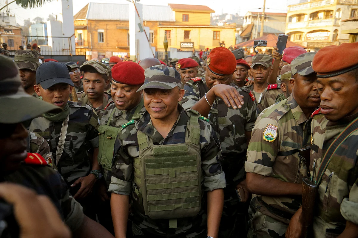 Army colonel Michael Randrianirina sworn in as Madagascar's President ...