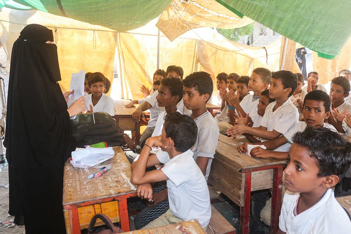 Where school is a tent: Yemeni kids learn without classrooms, textbooks ...