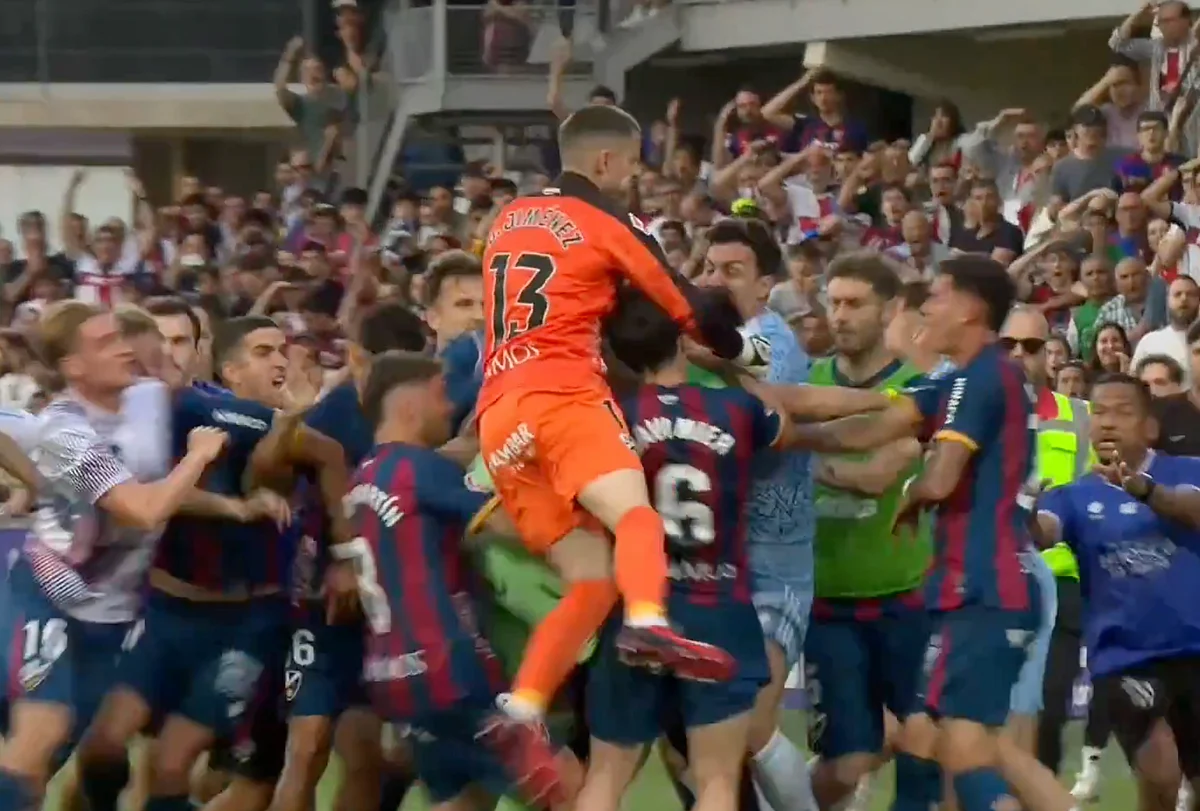 Ugly scenes in Spain as goalkeepers sent off for punching brawl ...