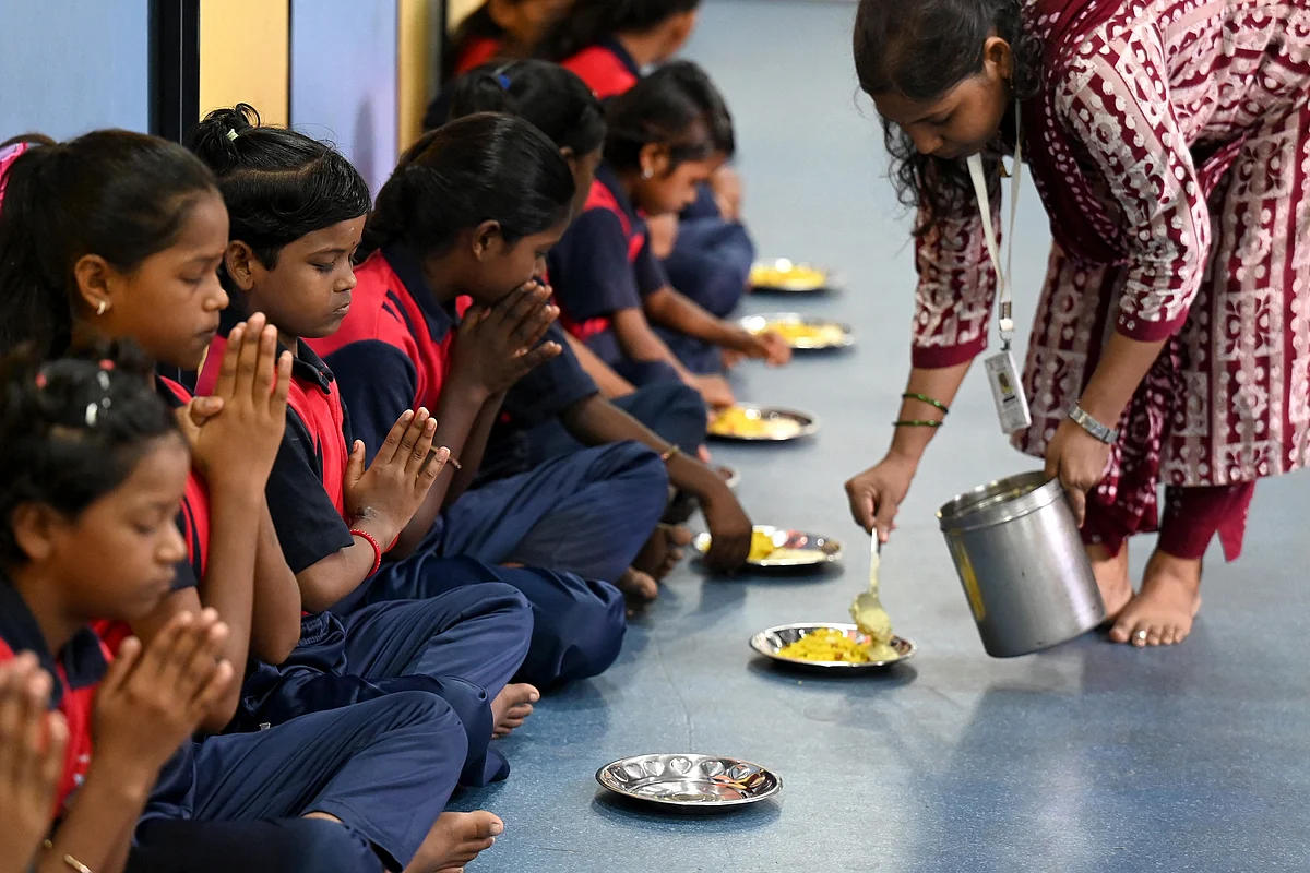India flyover school offers lifeline to street children | Khaleej Times