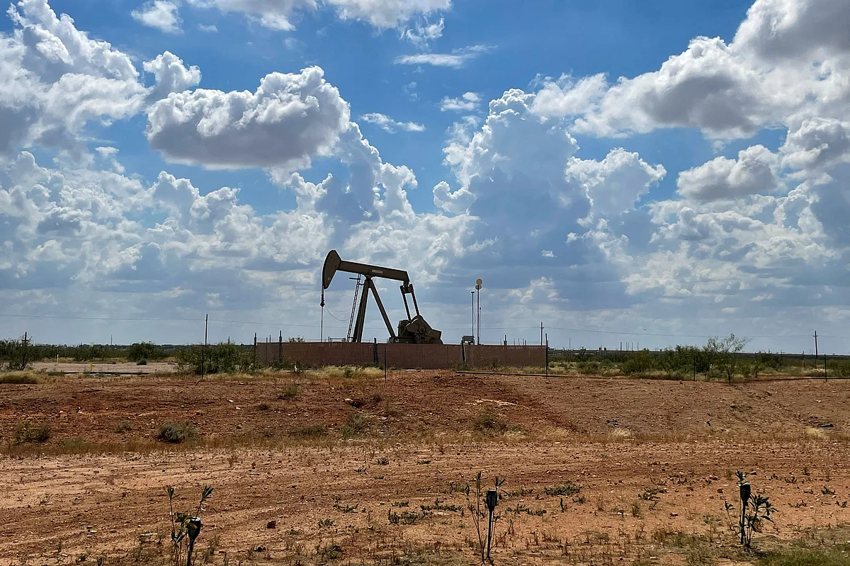 US oil production rises to record high in April, EIA says | Khaleej Times