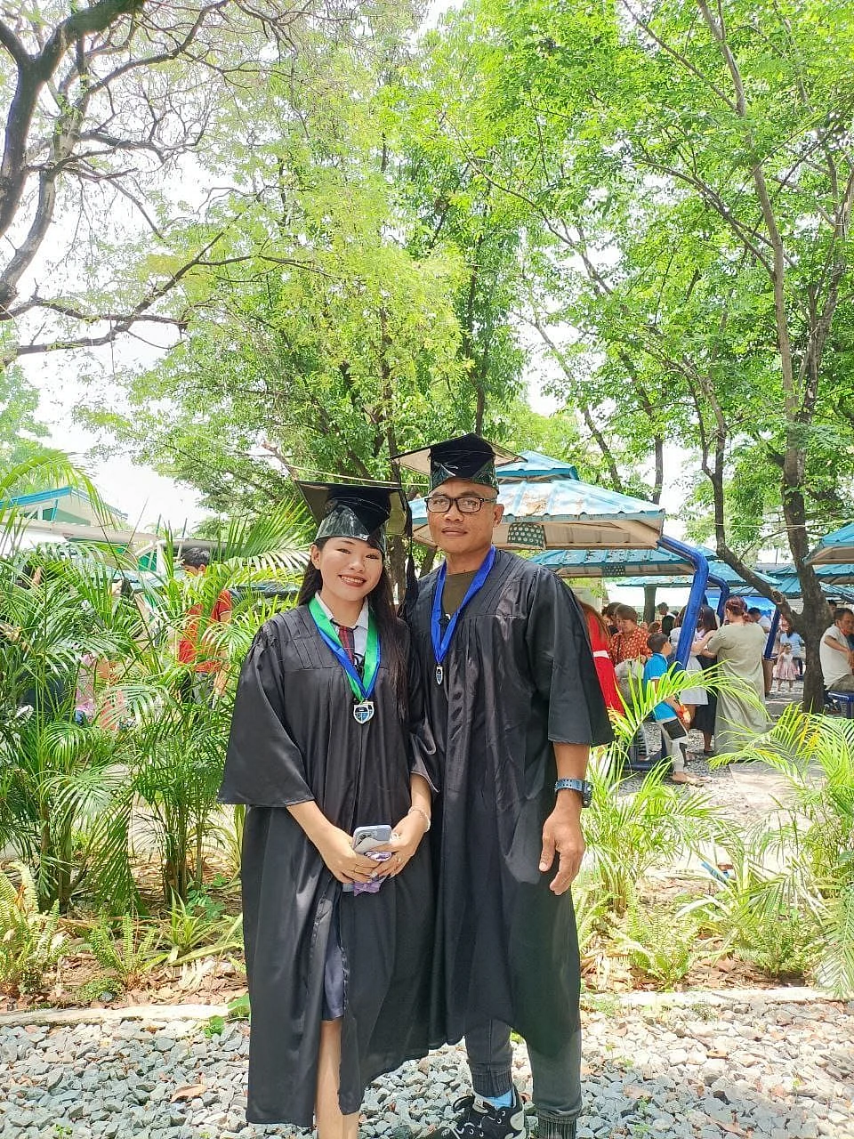 Filipino father, daughter graduate from high school at the same time ...