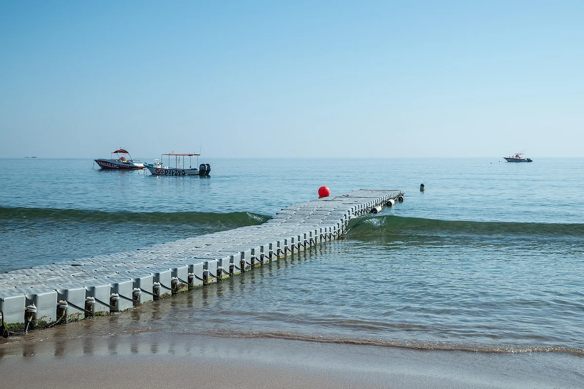 UAE weather alert: Beaches battle seawater influx, residents told to ...