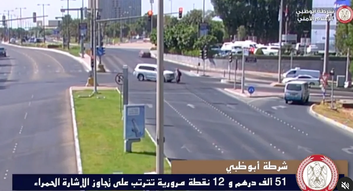 Video: Reckless drivers jump red light; Dh51,000 fine warning issued ...