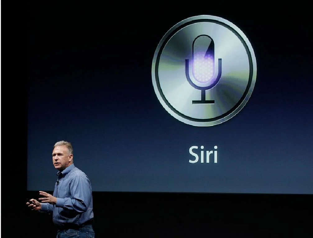 Apple makes Siri smarter, rolls out software improvements