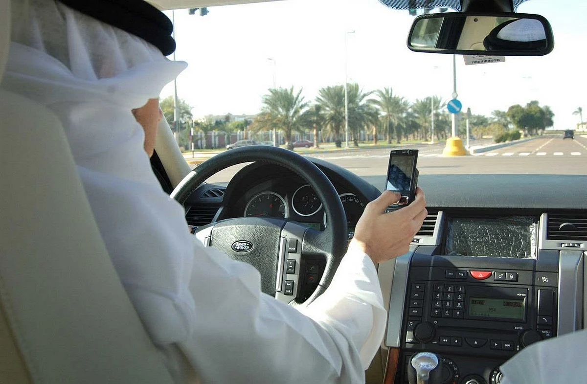 UAE road accidents: 1 in 3 motorists use mobile phones while driving ...