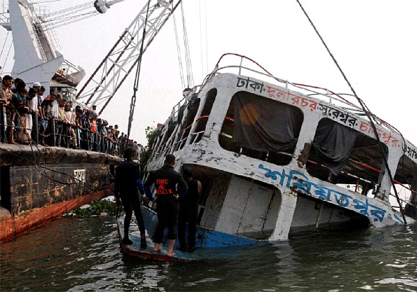 117 dead in Bangladesh ferry sinking