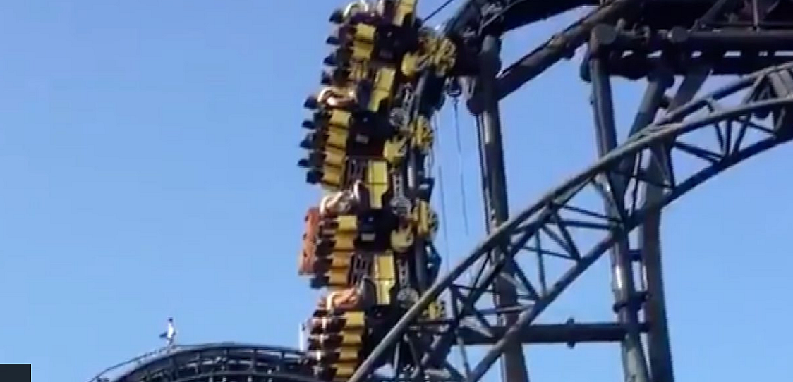 Video: People left hanging 100-feet in the air after rollercoaster ...