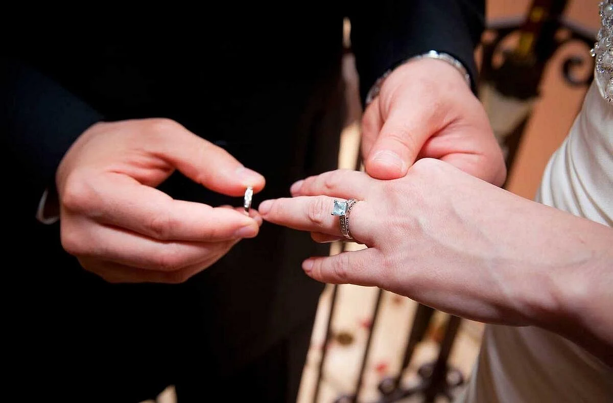 UAE issues new personal status laws, sets age limit for marriage ...