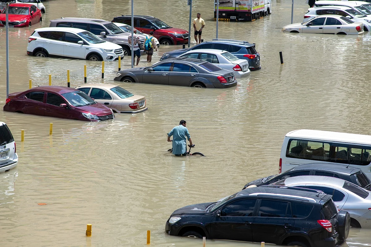'Wasn't easy to leave cars in flood': Hundreds of UAE residents abandon ...