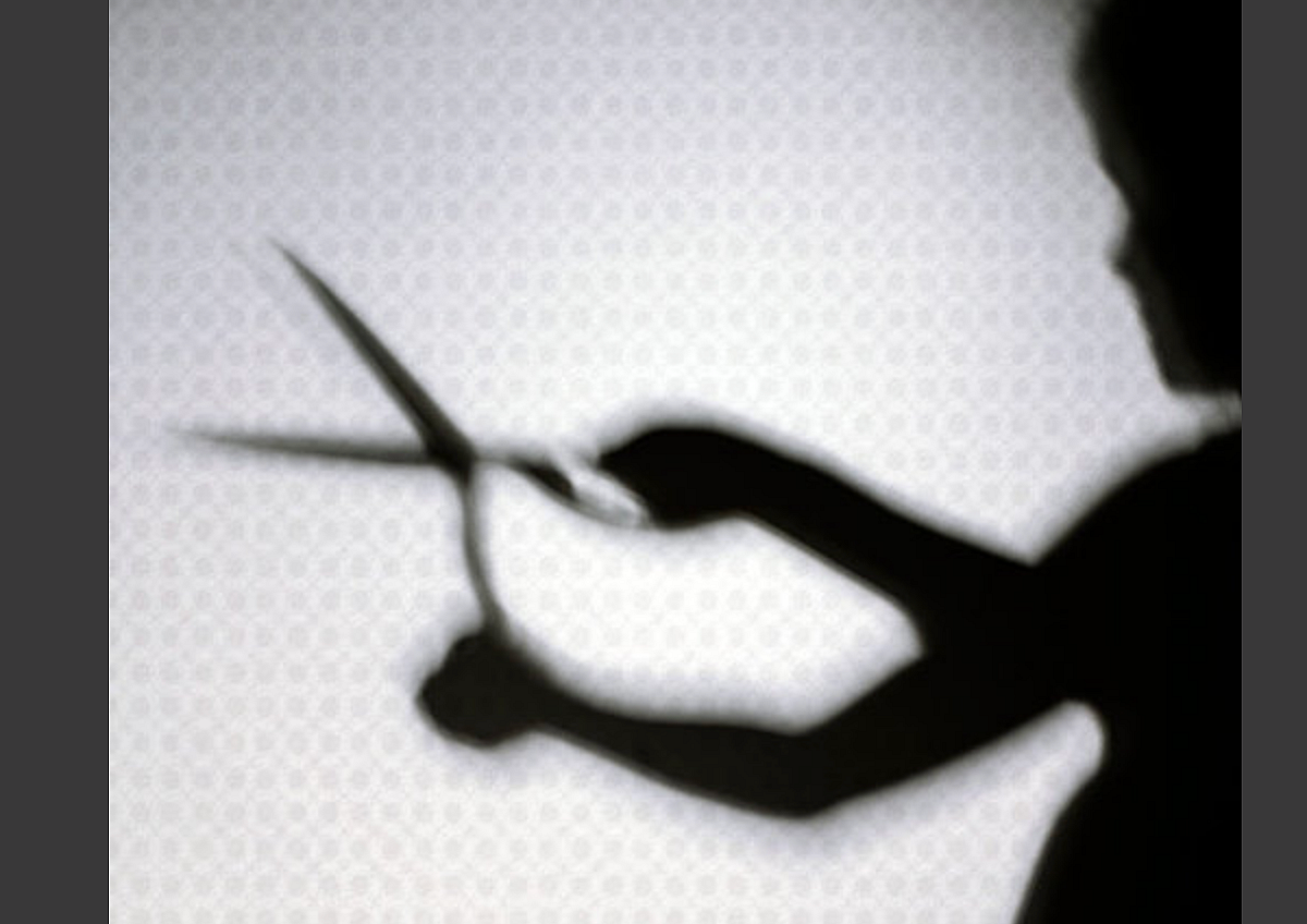 With scissors stuck in head, woman takes bus to hospital | Khaleej Times