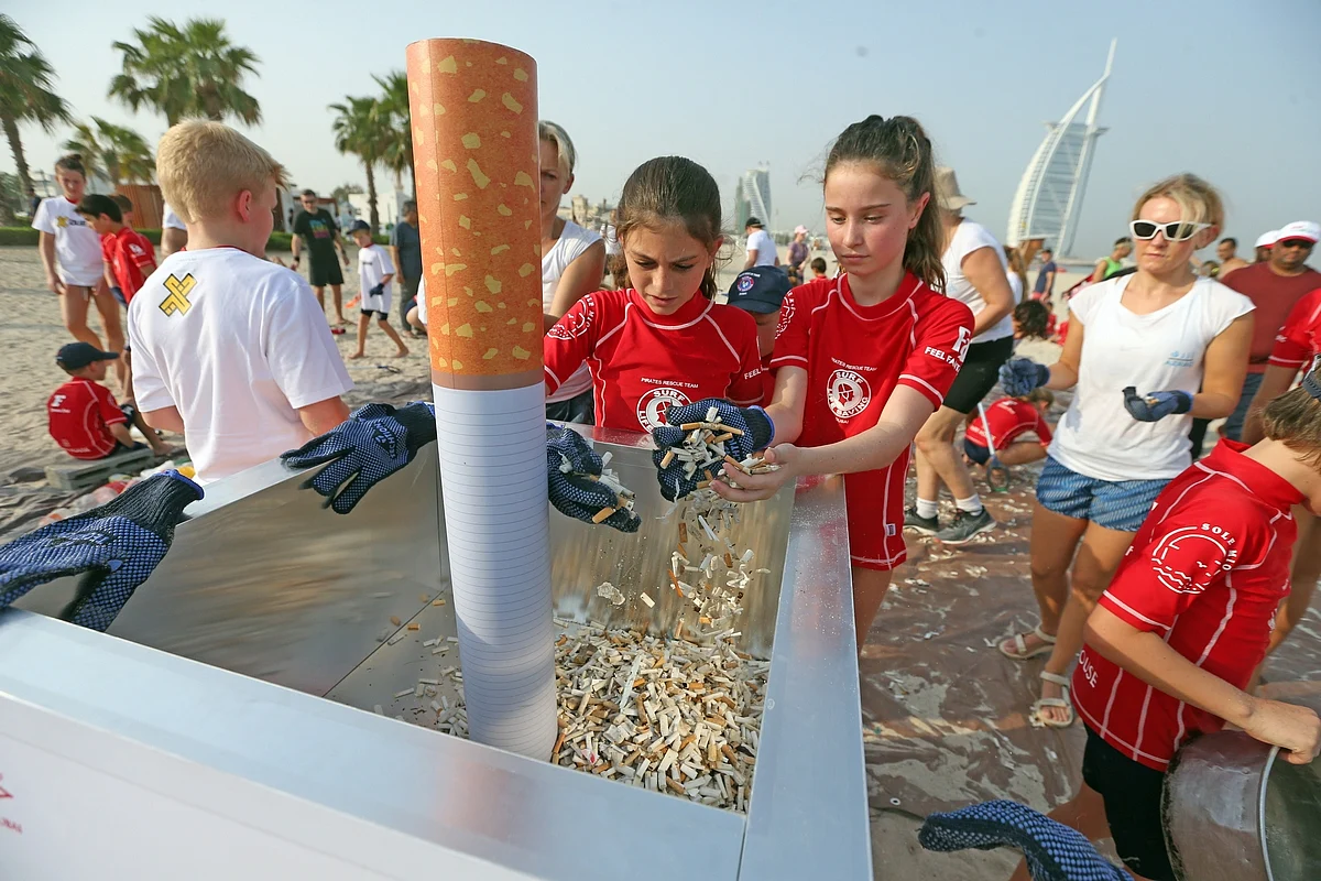 Volunteers clean Dubai beach on World Cleanup Day | Khaleej Times