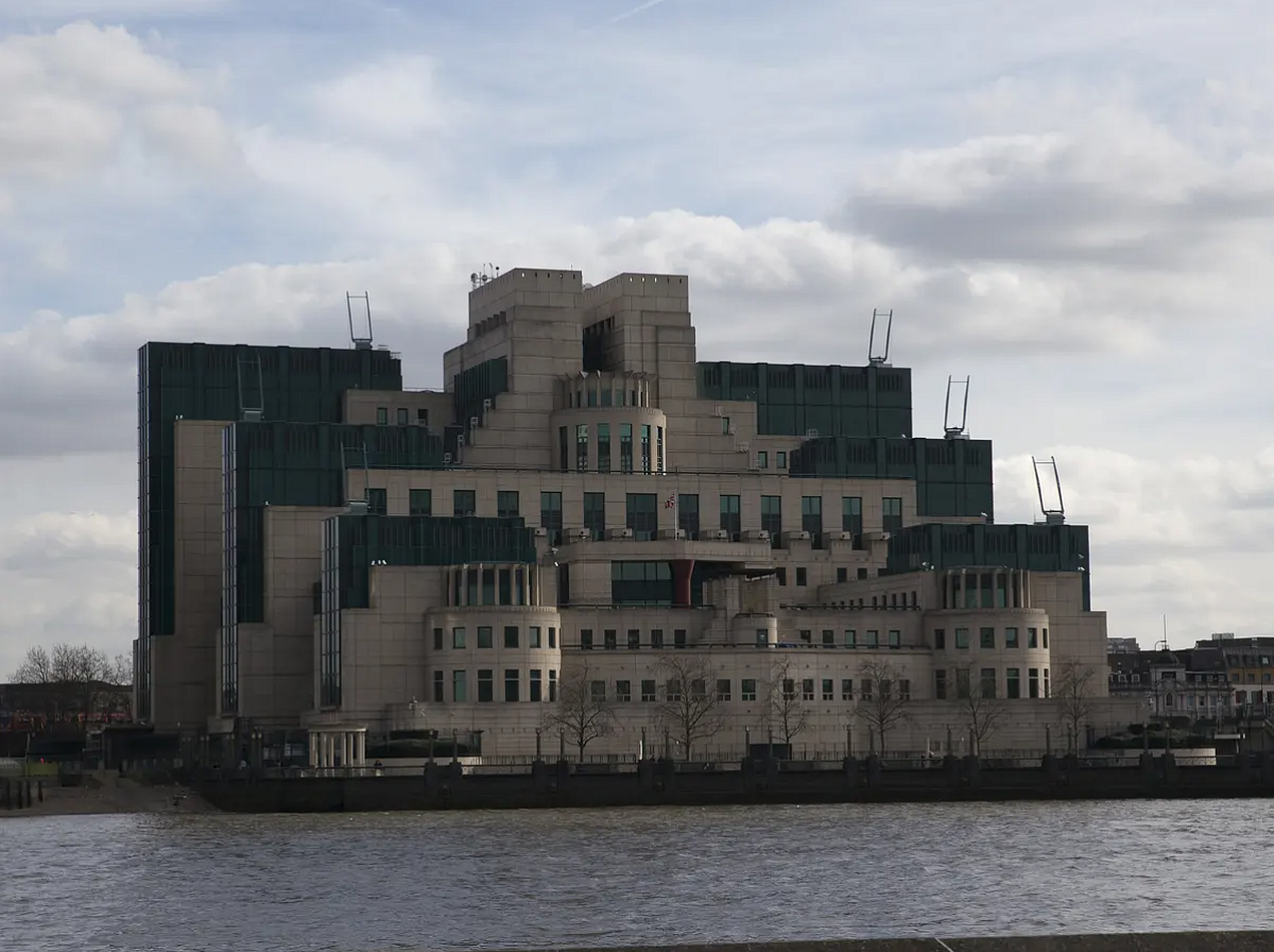 UK: MI5 headquarters among 4 London buildings spray-painted orange by ...