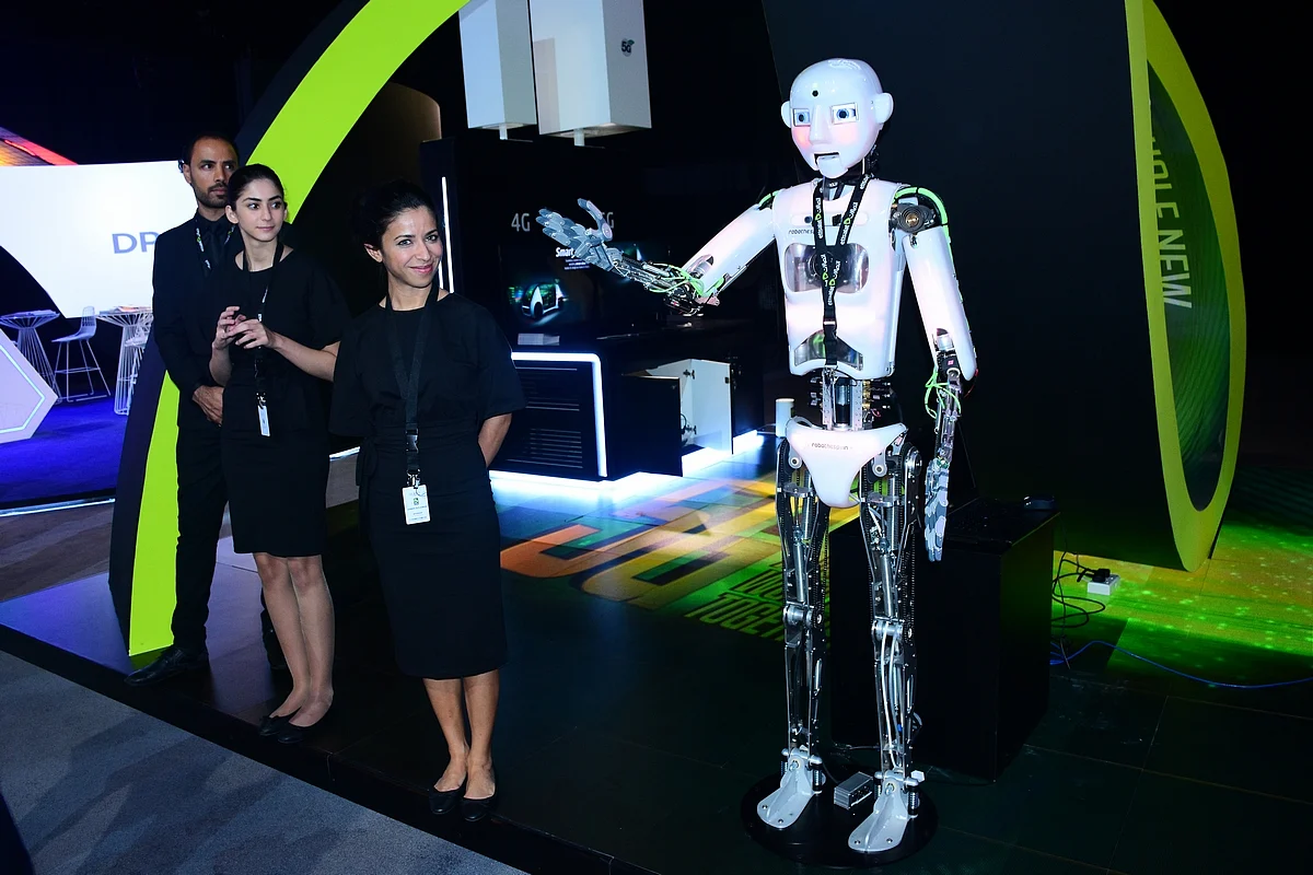 Robot speaks like a seasoned journo, floors AMF delegates | Khaleej Times