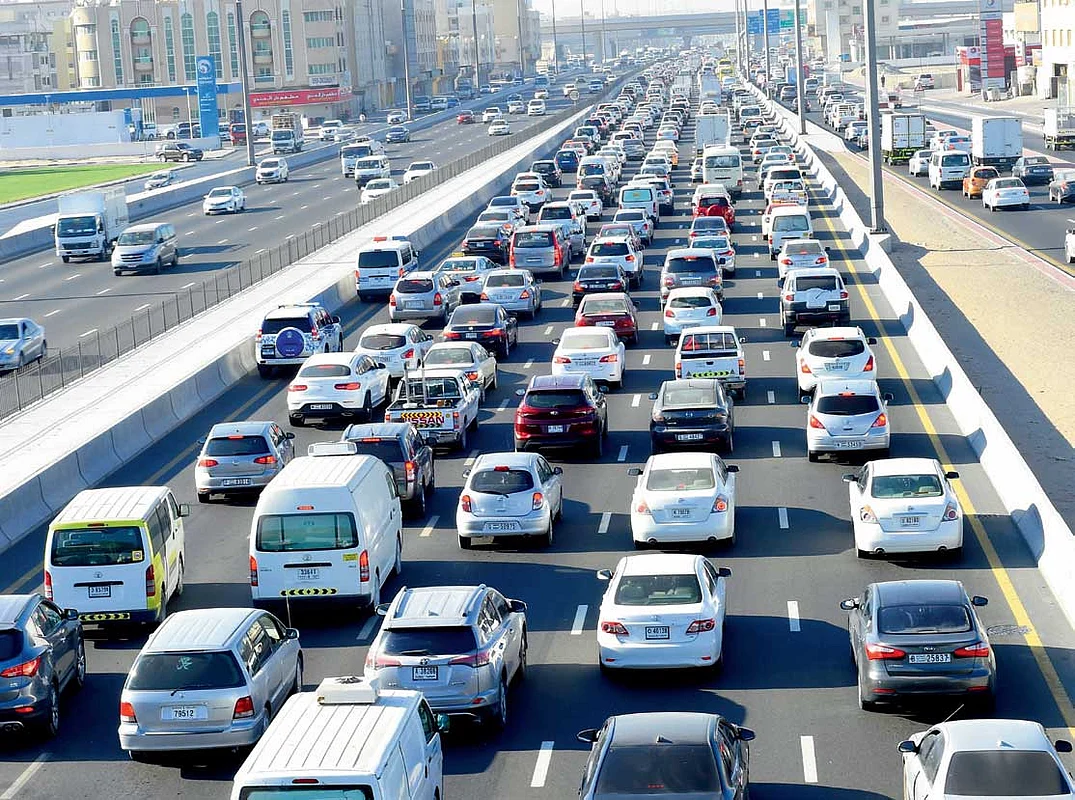 Sharjah: Accident on Emirates Road, motorists warned of traffic ...