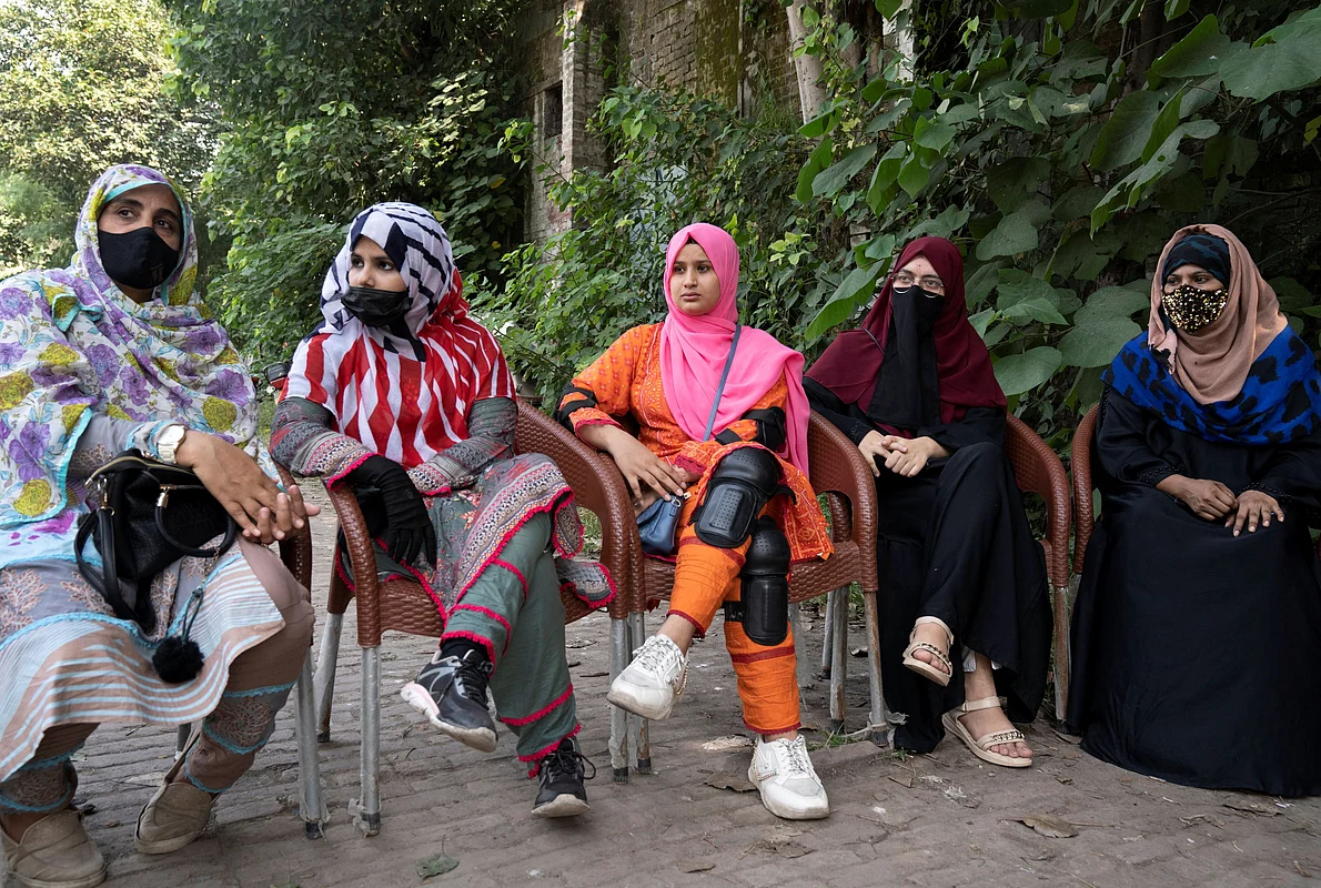 WOW: How a driving school programme empowers Pakistani women | Khaleej ...